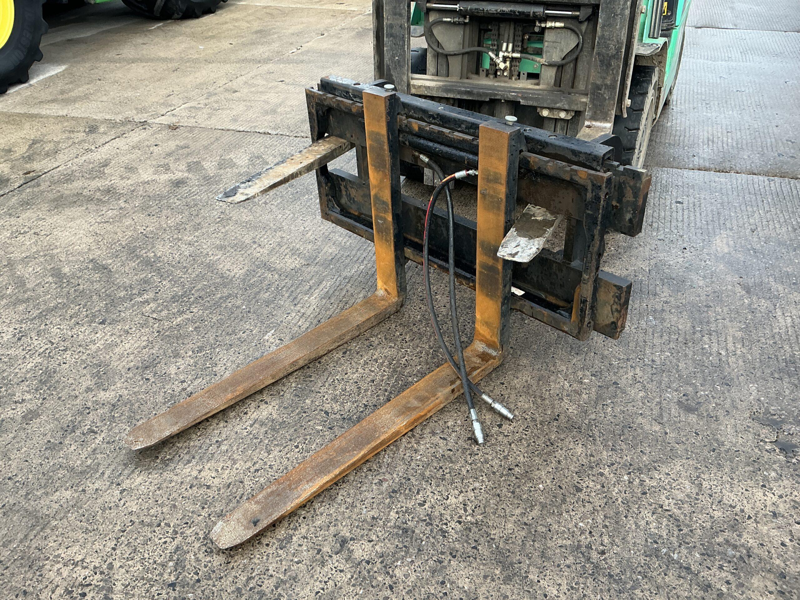 Hydraulic Side Shift Forks - RJ and KD McLean Ltd - Tractors and Plant