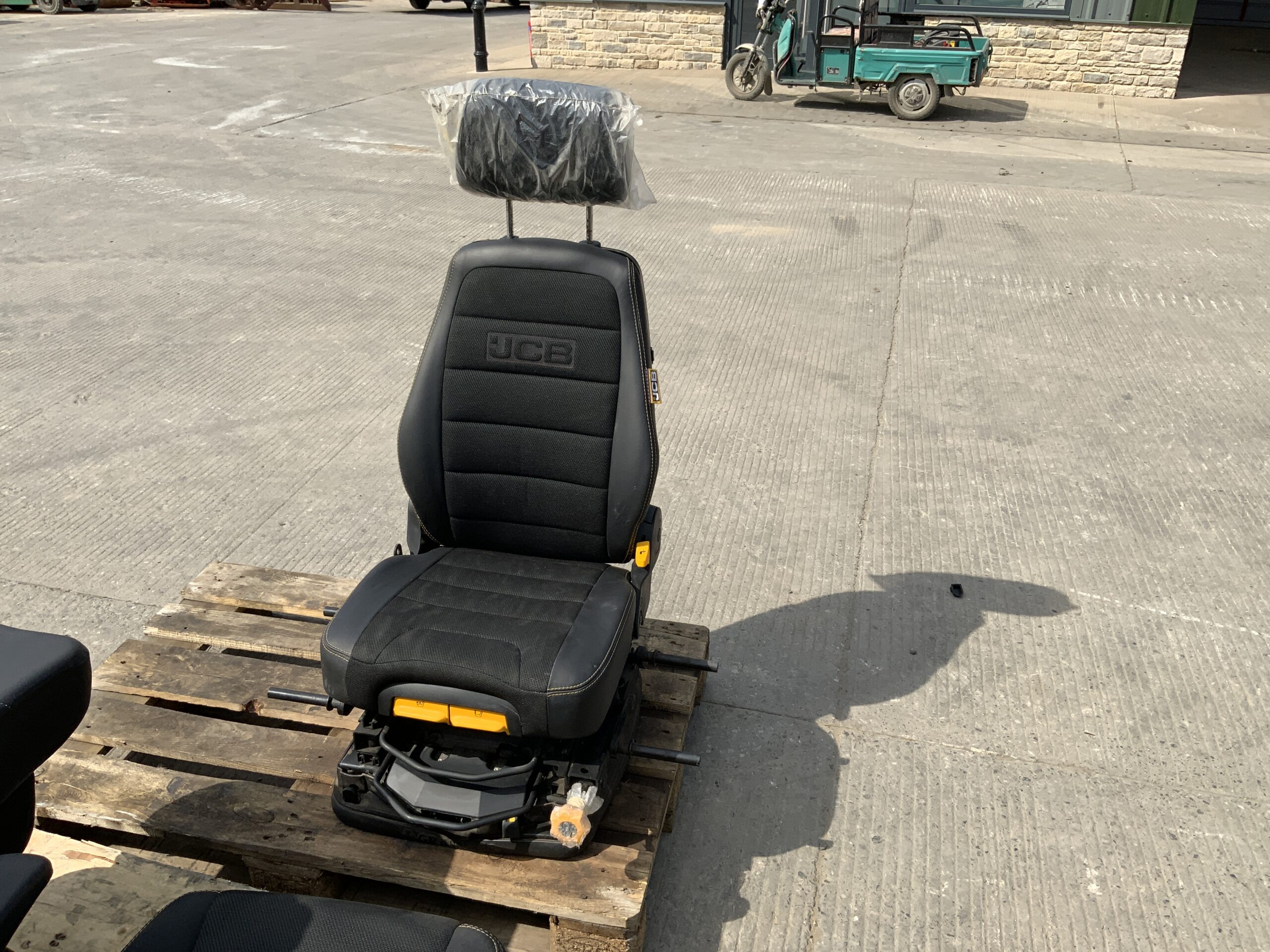 JCB Seat - RJ and KD McLean Ltd - Tractors and Plant