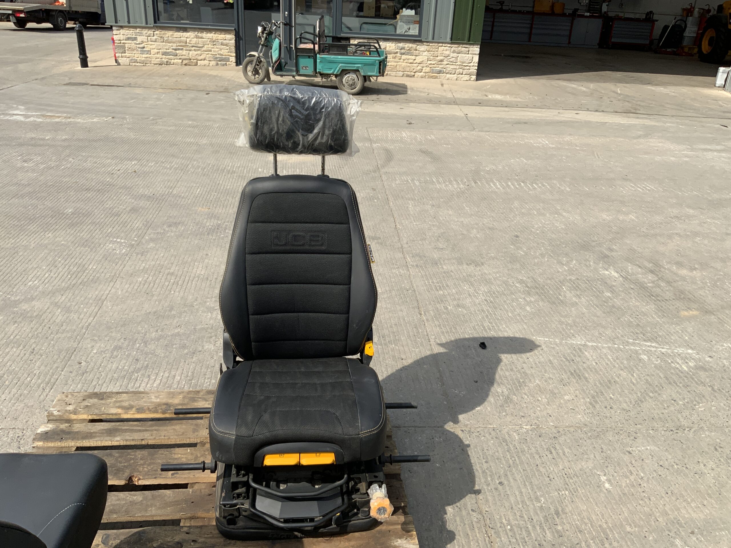 JCB Seat - RJ and KD McLean Ltd - Tractors and Plant