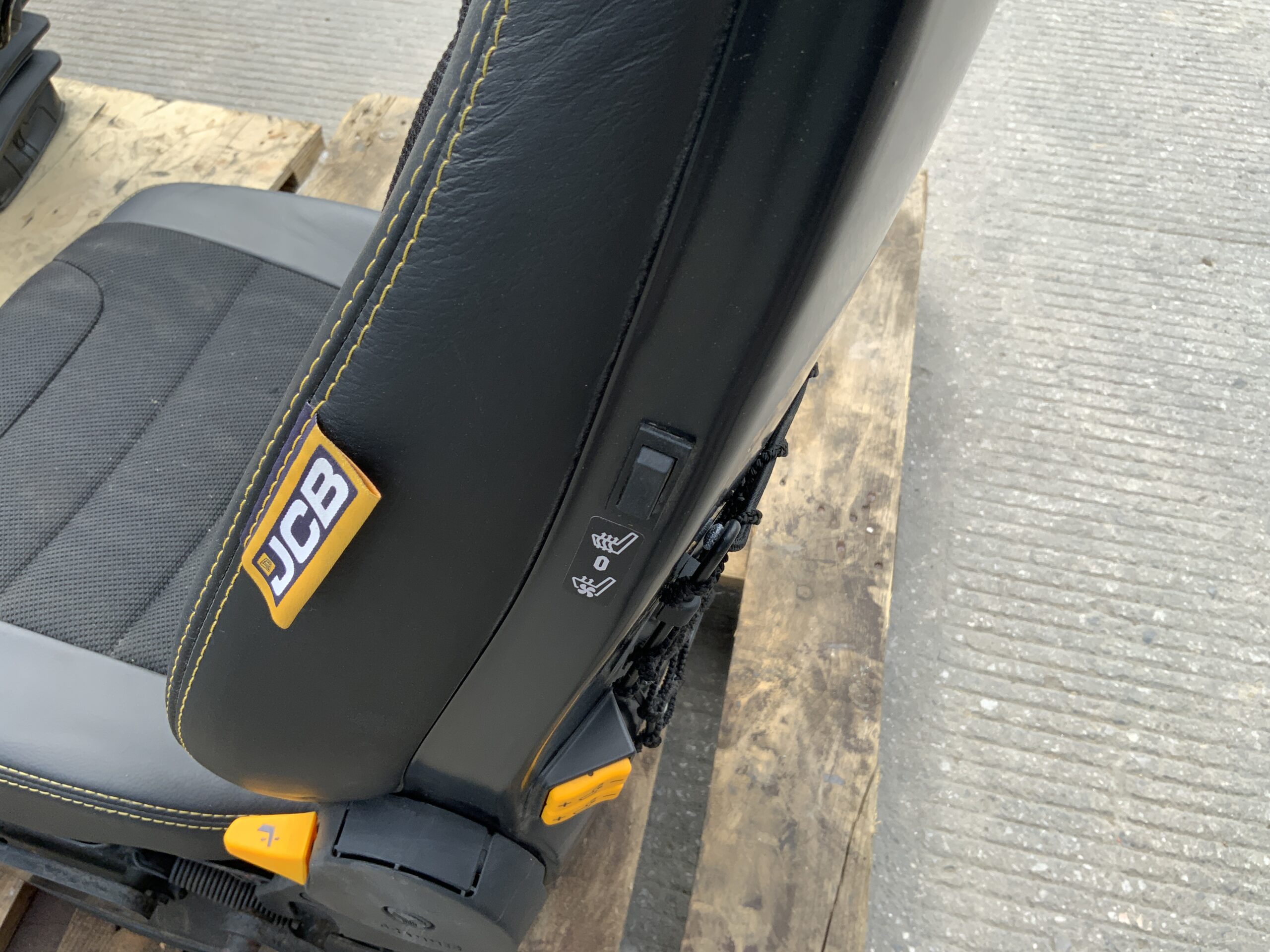 JCB Seat - RJ and KD McLean Ltd - Tractors and Plant