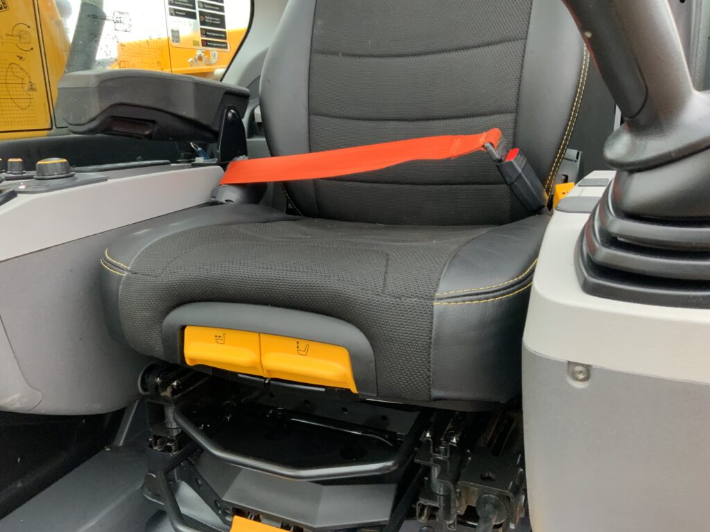 JCB 140X LC Digger (ST25357) - RJ and KD McLean Ltd - Tractors and Plant