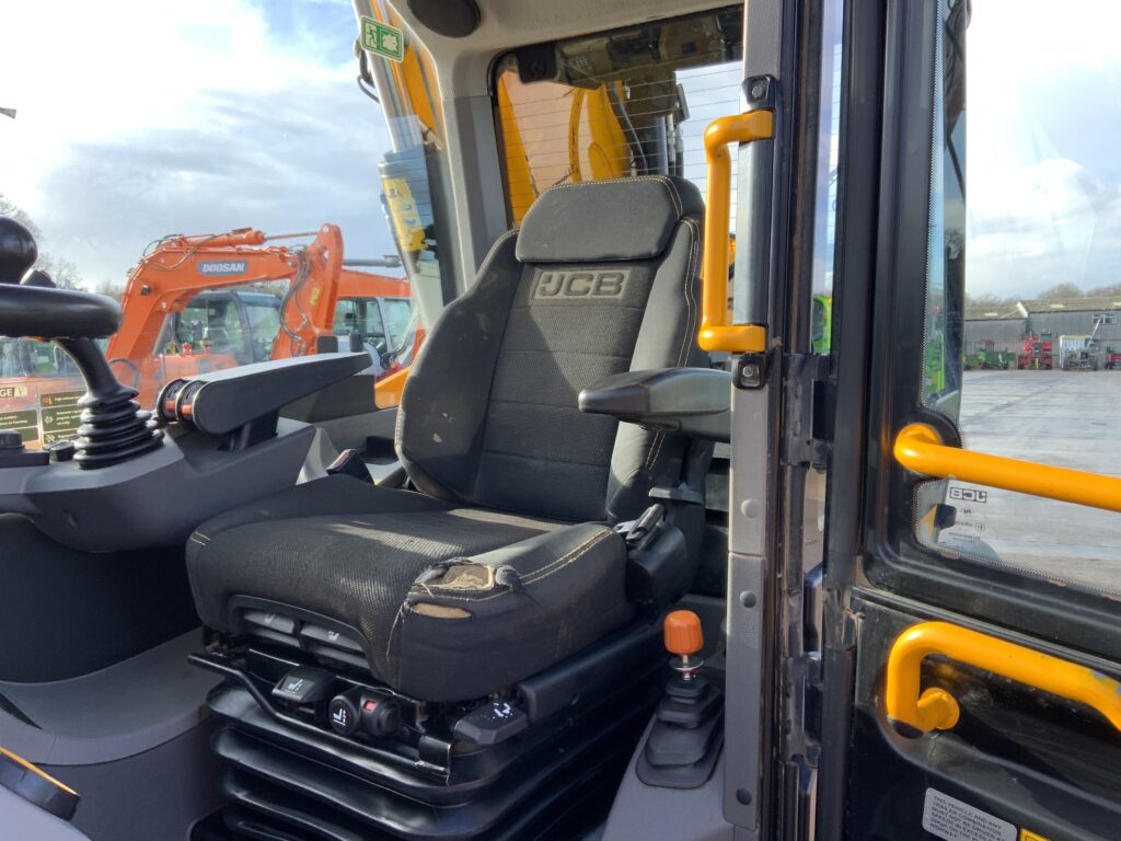 JCB 560-80 AgriXtra Telehandler (ST25579) - RJ and KD McLean Ltd ...